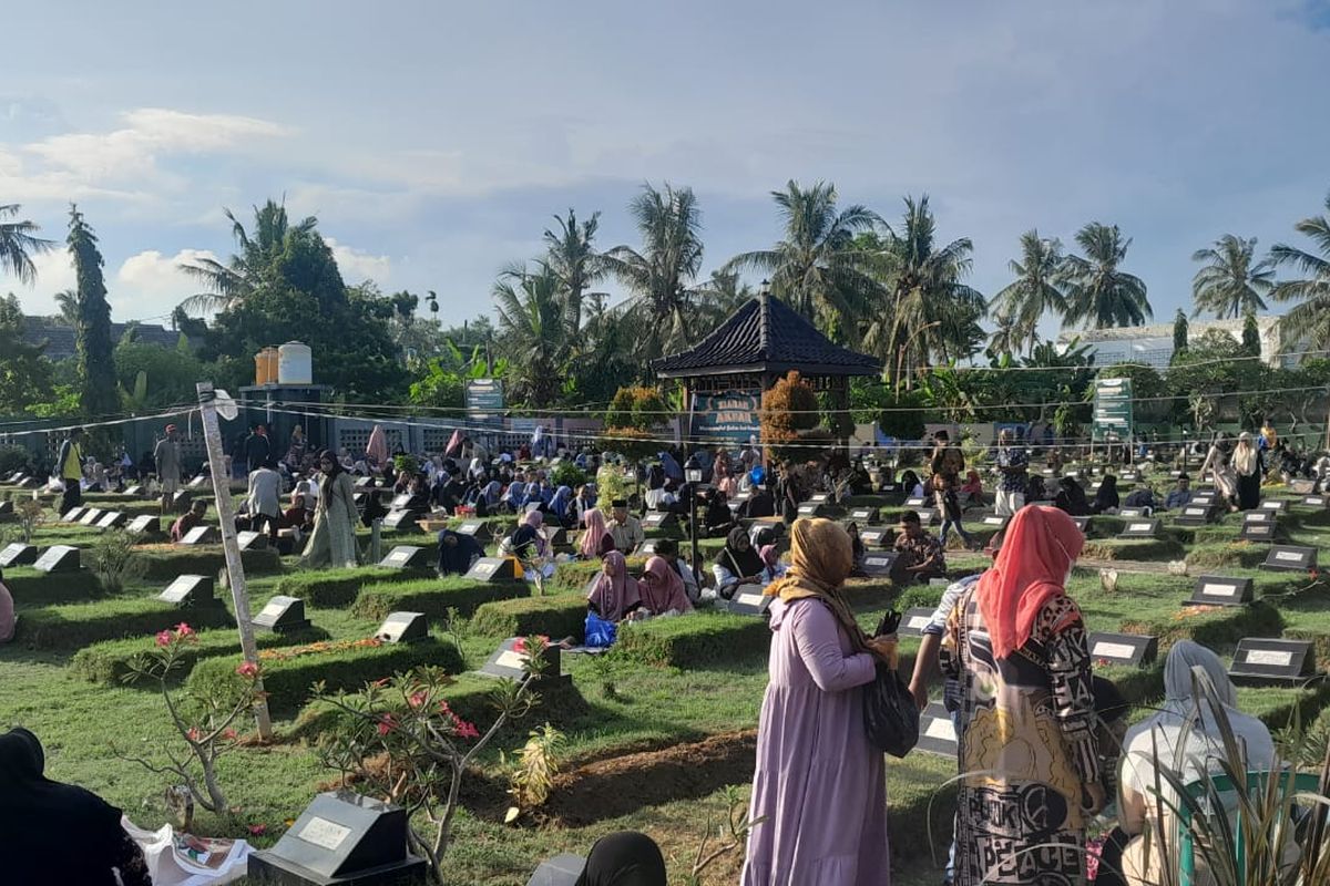 Doa Ziarah Kubur Orang Tua dan Keluarga saat Lebaran Idul Fitri 2025