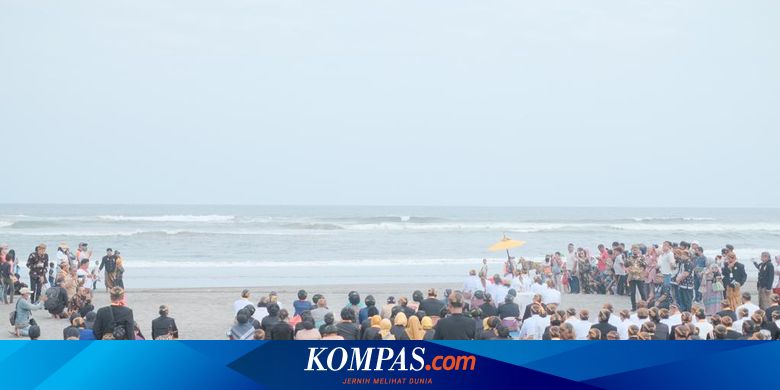 Karaton Surakarta Gelar Upacara Labuhan di Pesisir Laut Selatan