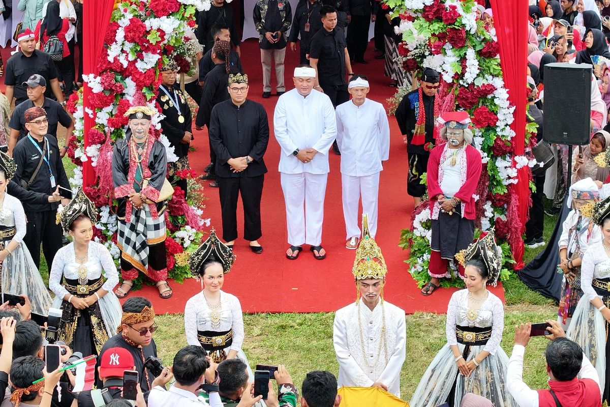 Hari Jadi Bogor, Pusaka Mahkota Kerajaan Pajajaran Diarak Keliling Jalan