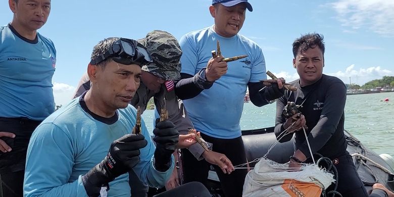 Berita Harian Kapal Perang Pembawa Amunisi Belum Bisa Diidentifikasi Terbaru Hari Ini - Kompas.com