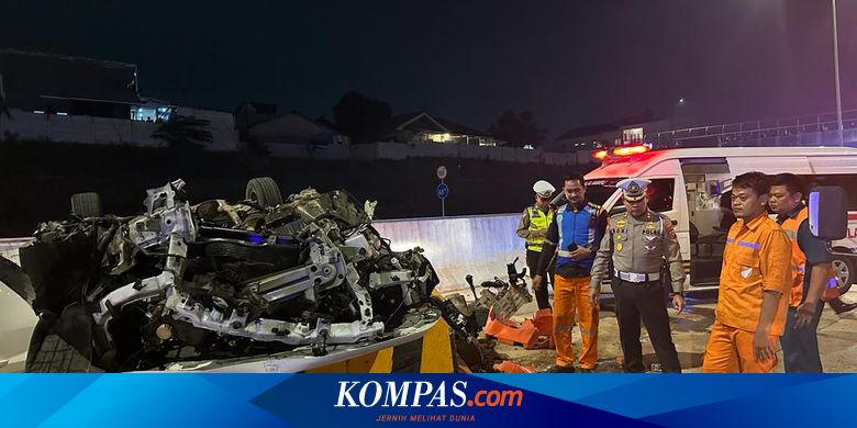 Minibus Ringsek Usai Tabrak Pembatas di Tol Depok, Diduga akibat Sopir Mengantuk