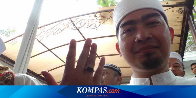 Uje Serahkan Cincin dan Minta Solmed Teruskan Dakwahnya