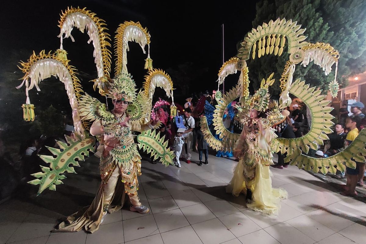 Parade Kostum Palagan Nite Carnival Tarik Ribuan Penonton
