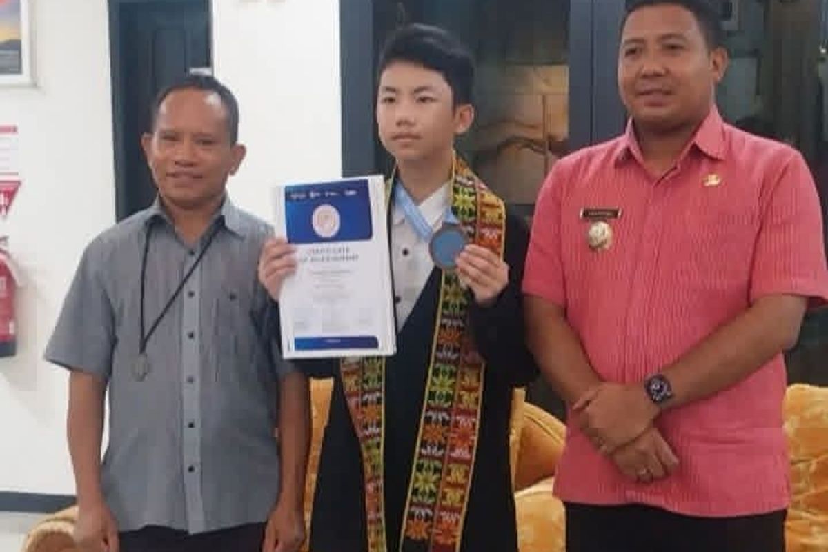 Perjalanan Neo Tanuwijaya, Siswa SMP Frater asal Sikka yang Raih Medali ...