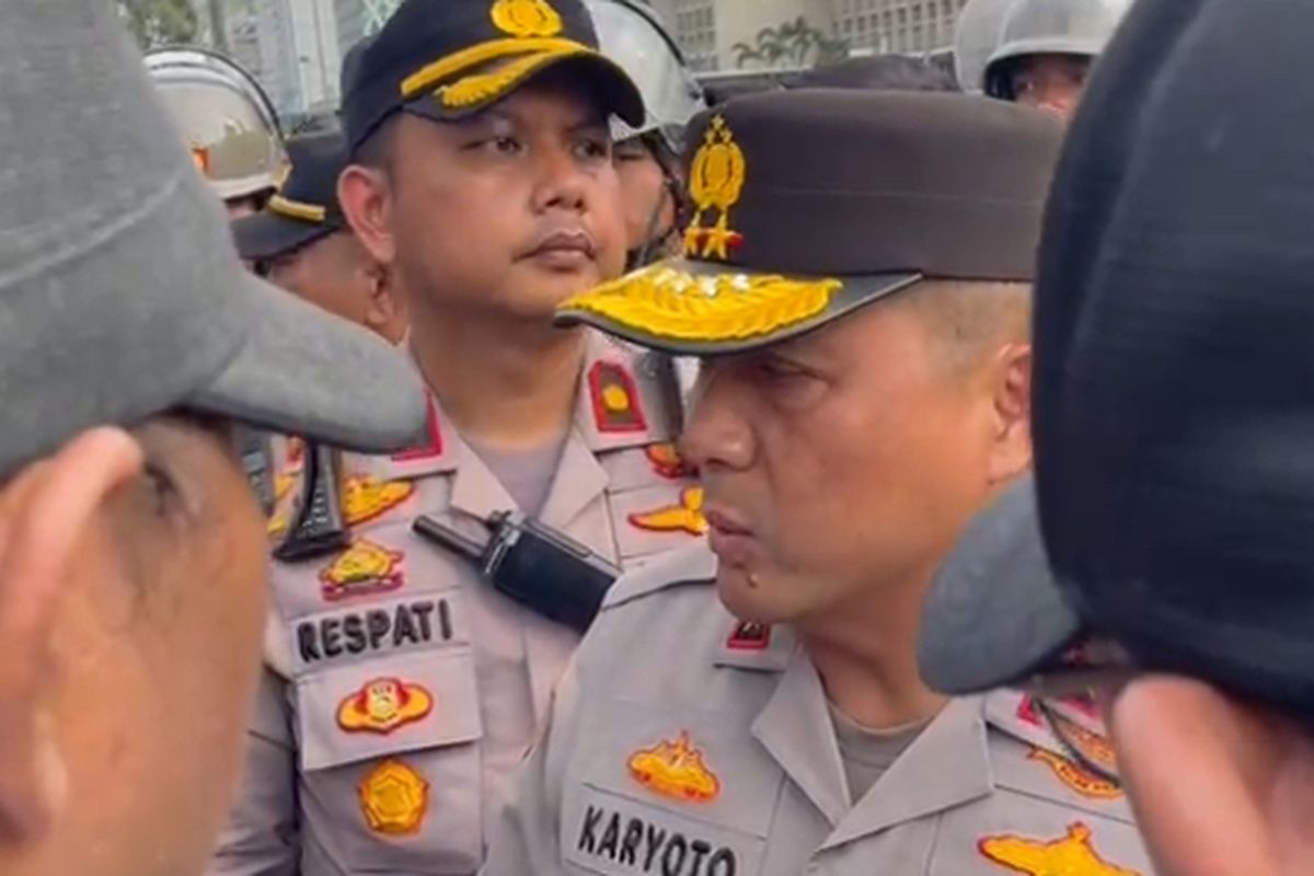 Kapolda Metro Jaya Temui Massa Demo Ojol di Patung Kuda