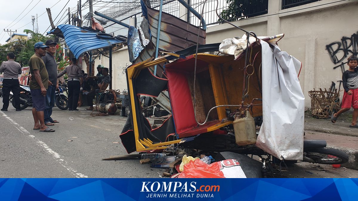 Sopir Angkot Oleng di Medan Bikin Dua Becak "Terbang", Halte dan Mobil ...