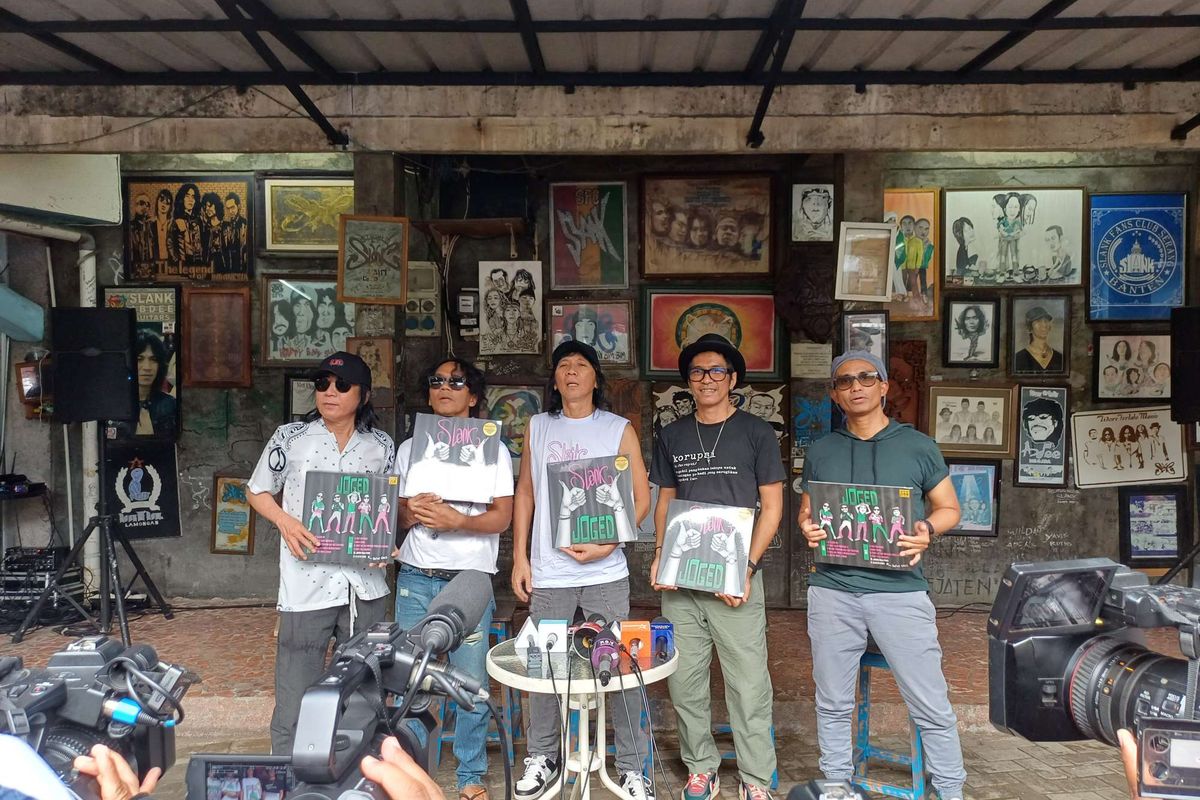 Slank Akan Rilis Vinyl Pertama di Momen Perayaan Ulang Tahun Ke-41 Slank Akan Rilis Vinyl Pertama di Momen Perayaan Ulang Tahun Ke-41