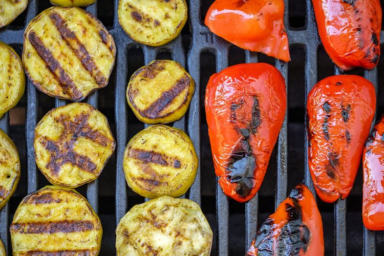 Cara Bakar Sayuran buat BBQ di Rumah, Nggak Cuma Daging
