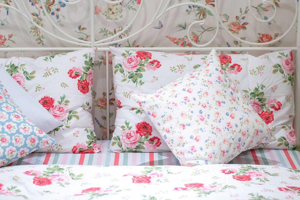 Teknik Mencuci Seprai Bermotif Bunga agar Warnanya Tidak Pudar