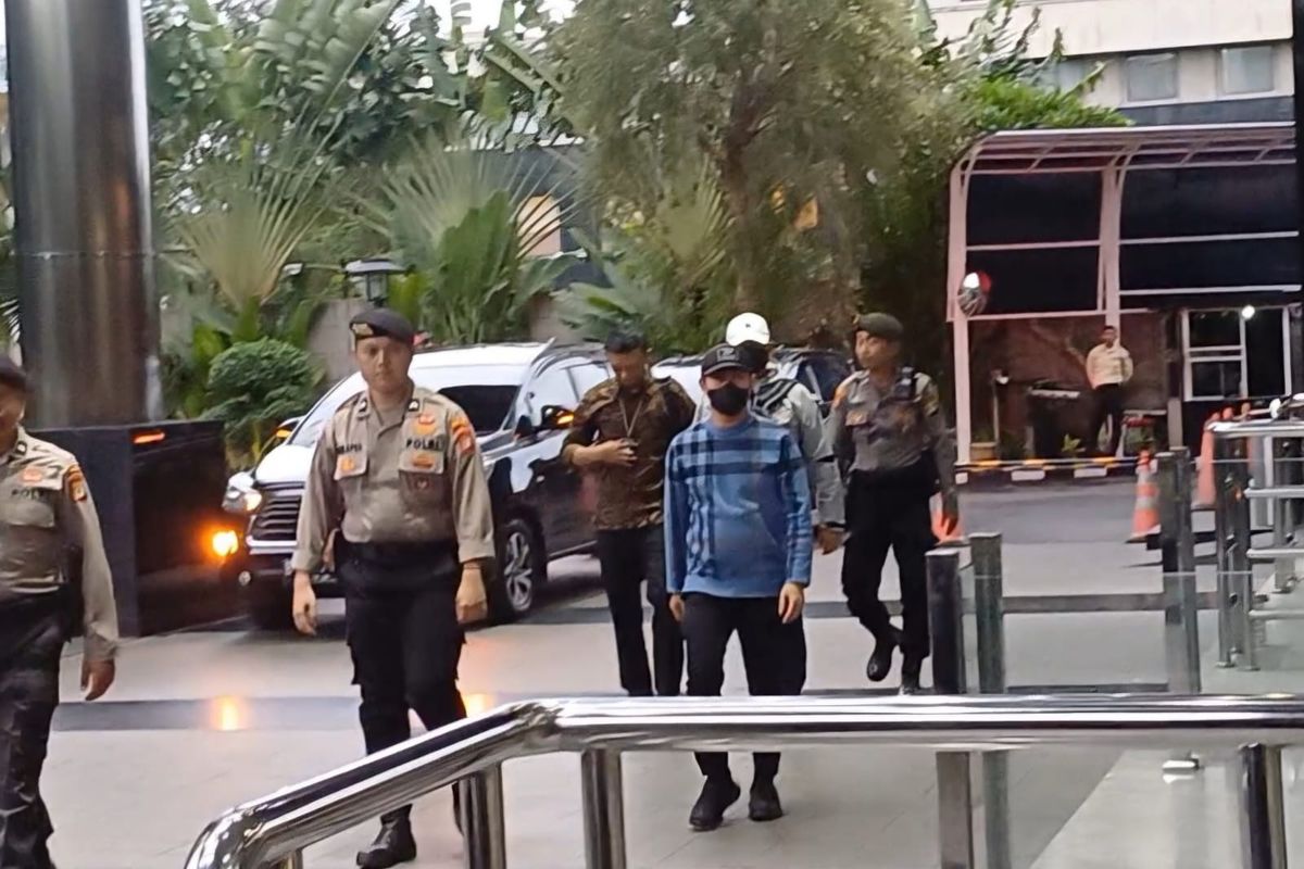 OTT KPK, Pj Wali Kota Pekanbaru Risnandar Mahiwa Tiba di Gedung Merah Putih