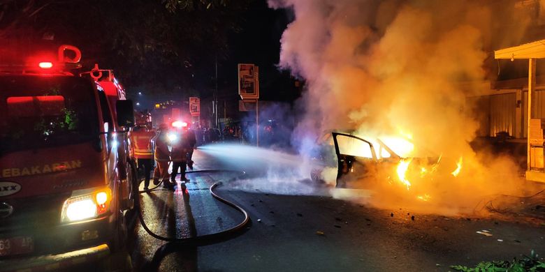 Berita Terkini Harian Honda Jazz Tabrak Rak Eceran Bensin Terbaru Hari Ini - Kompas.com