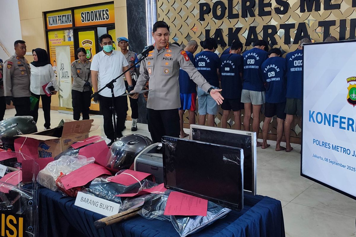 Empat Pelaku Merusak Mako Polres Jaktim dan Polsek Duren Sawit karena ...