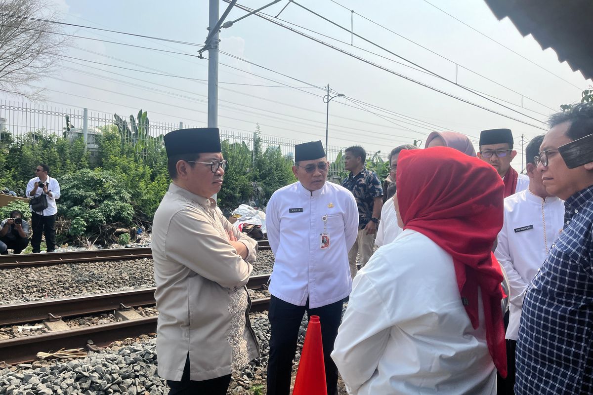 Tepati Janji Kampanye, Pramono Bangun Pagar Pembatas Rel Cideng