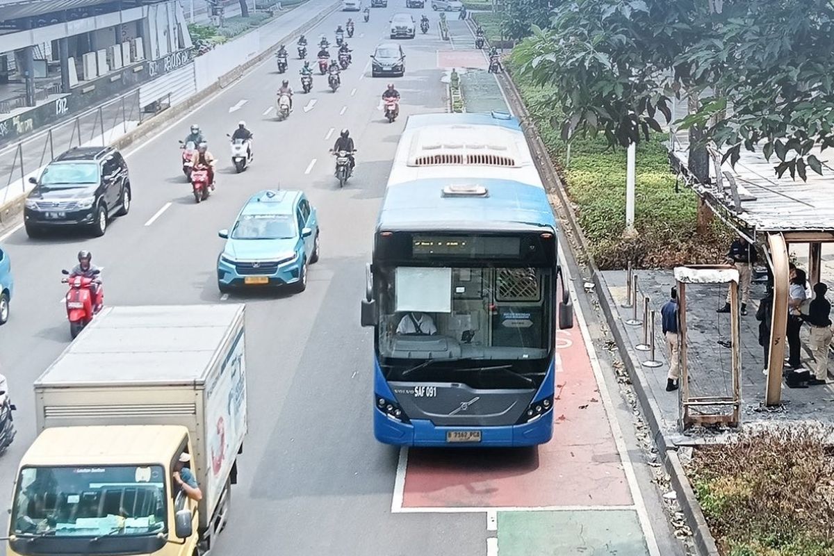 Simak Perubahan Trayek Bus Transjakarta Terkait Acara HUT TNI