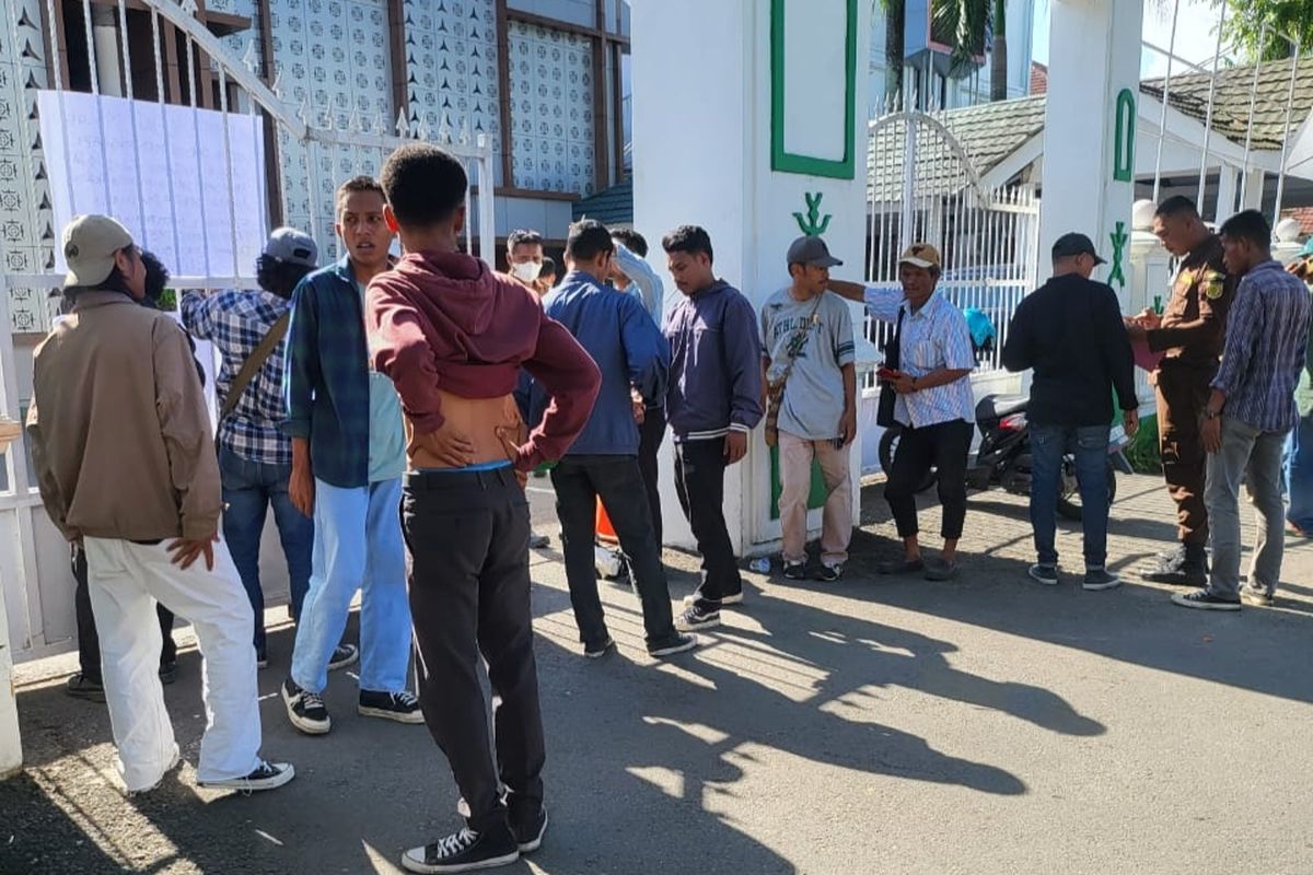 Mahasiswa Desak Kejati Maluku Periksa Sekda Sadli le untuk Kasus Dana ...