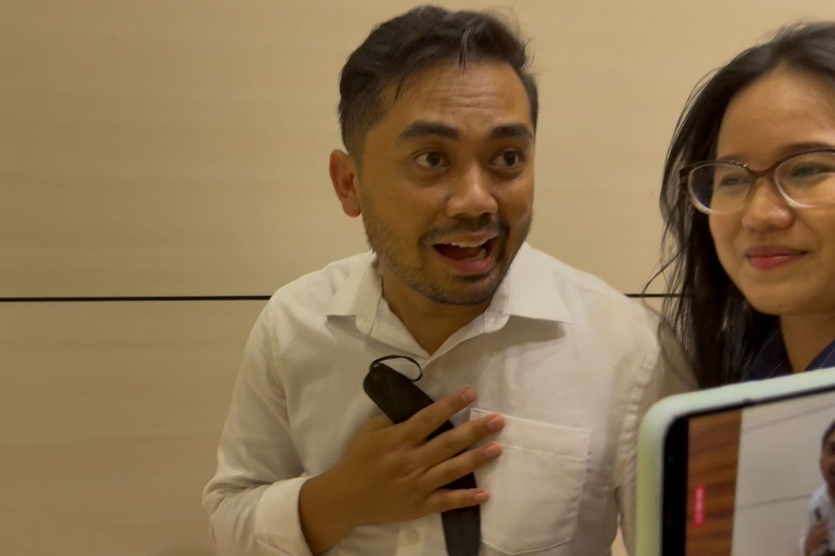 Senyum Lebar Amsal Sitepu Saat Muncul di DPR Usai Divonis Bebas Kasus ...