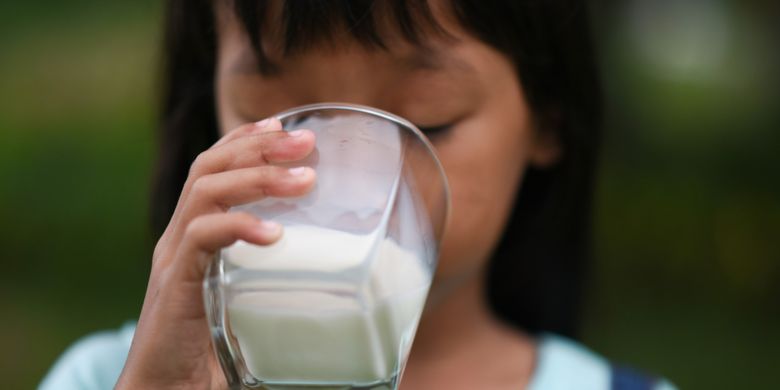 CEK FAKTA: Benarkah Minum Susu 2 Liter Sehari Bisa Membuat Tinggi?