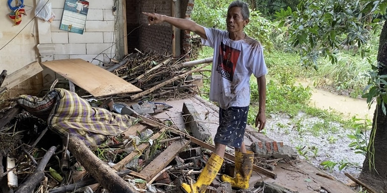 Kisah Darmin: Kehilangan Rumah dan Harta Benda akibat Banjir Bandang di ...