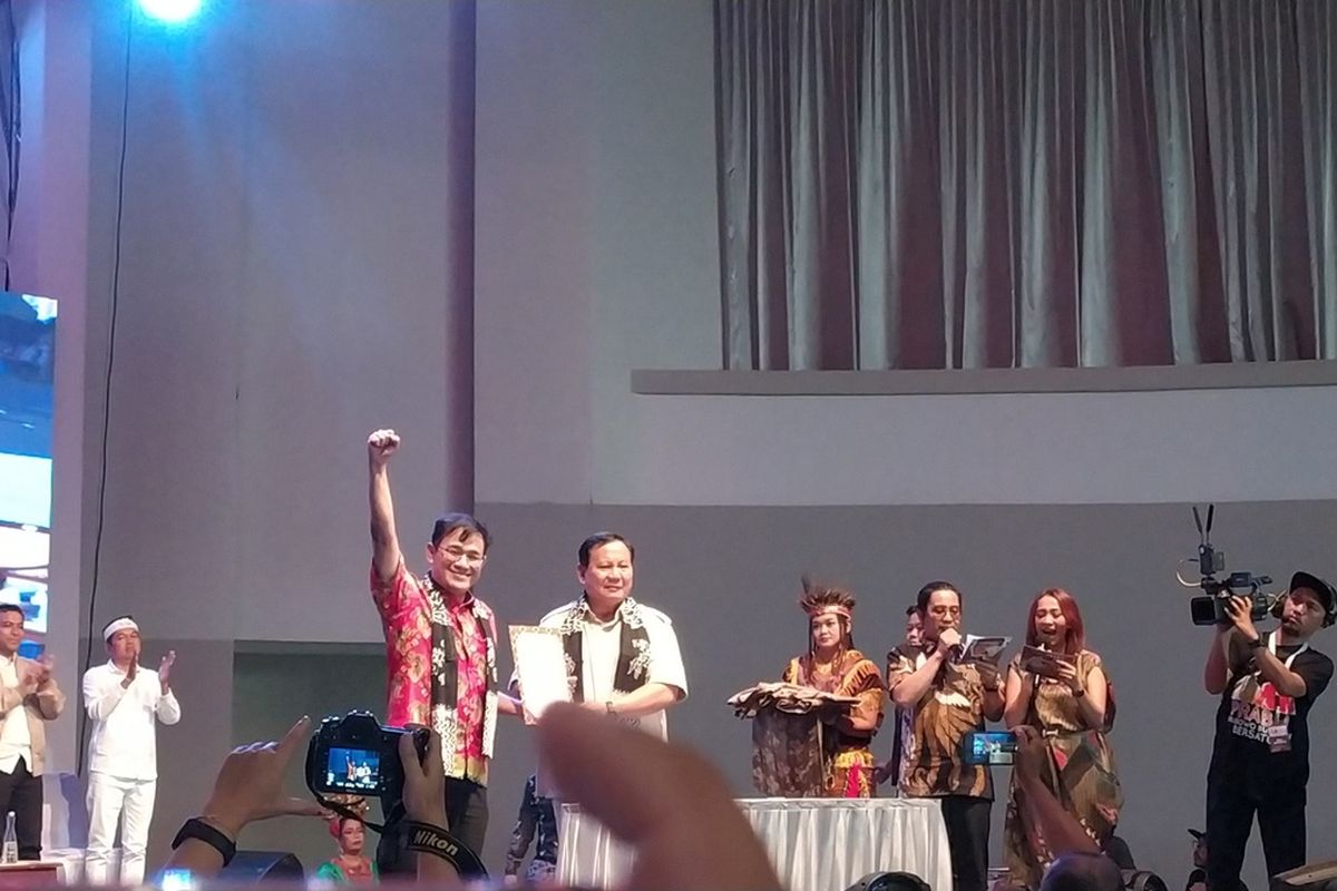 Prabowo dan Budiman Sudjatmiko Deklarasi Prabu, Ganjar Pamer Burung "Merah-Hijau" Bersama Cak Imin