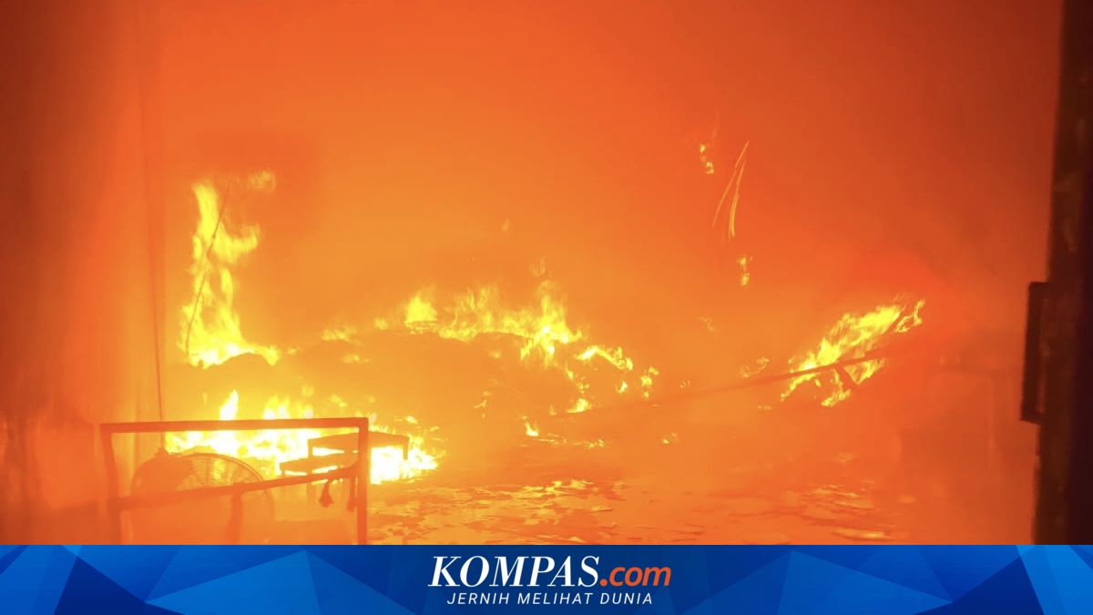 Gudang Tembakau dan Rokok Terbakar Hebat di Pamekasan, Inafis Diterjunkan