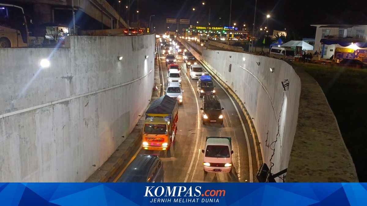 Jumat Tengah Malam, Antrean di Exit Tol Cileunyi hingga Underpass Arah ...