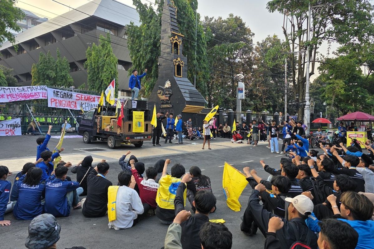 Gelombang Aksi Mahasiswa di Semarang Terus Berlanjut, Massa Geruduk ...