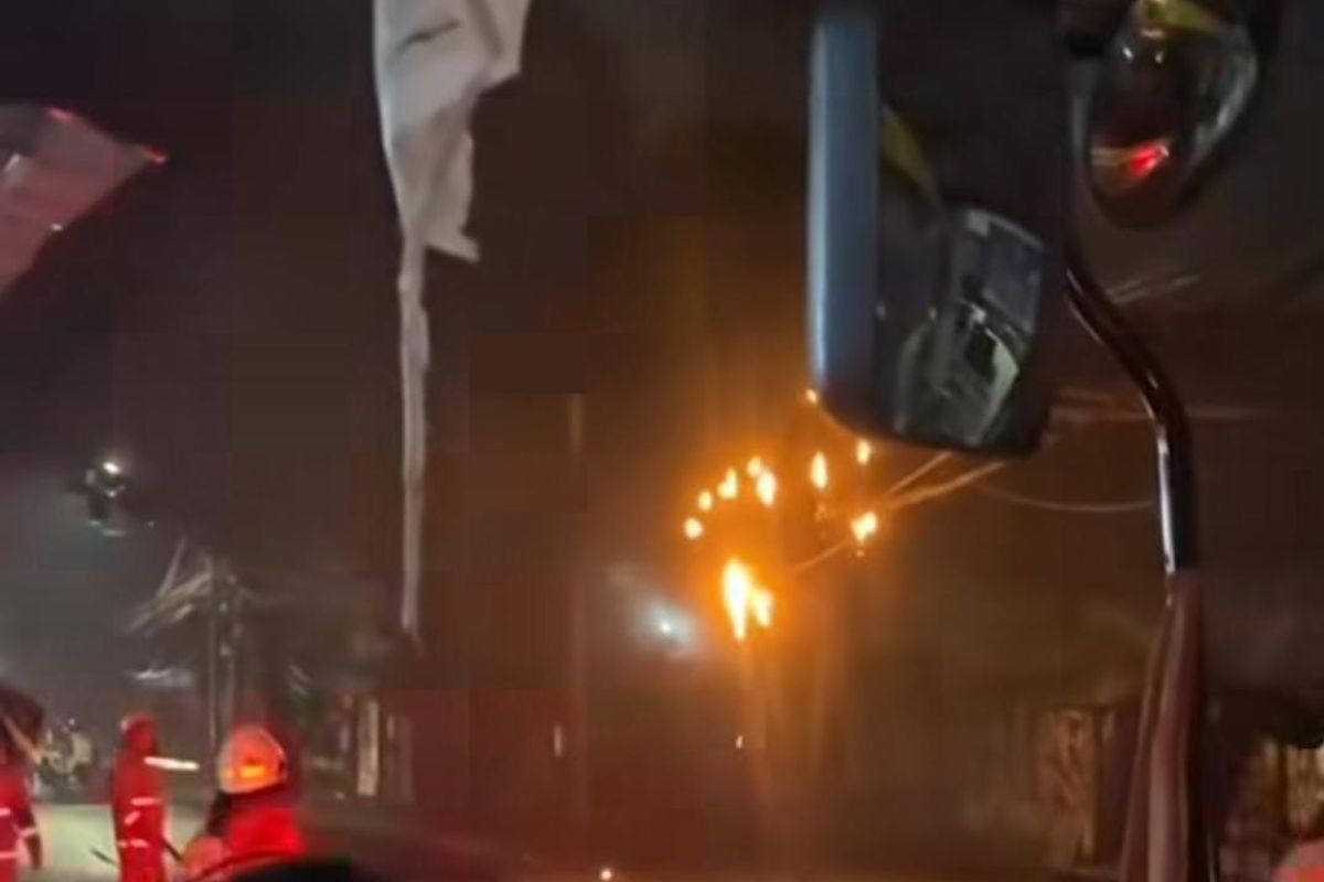 Kabel Udara Terbakar di Kalideres, Diduga akibat Korsleting