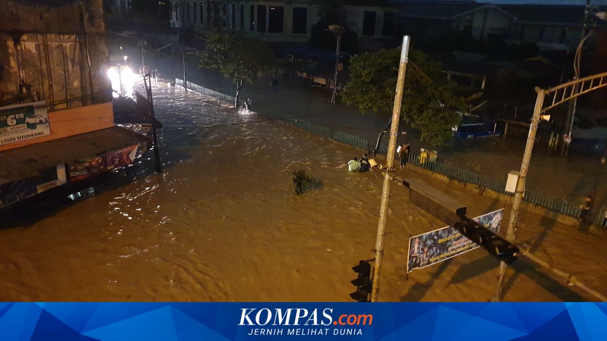 Banjir Medan Lumpuhkan Fly Over Amplas, Pengendara Terjebak, Cari Jalur ...