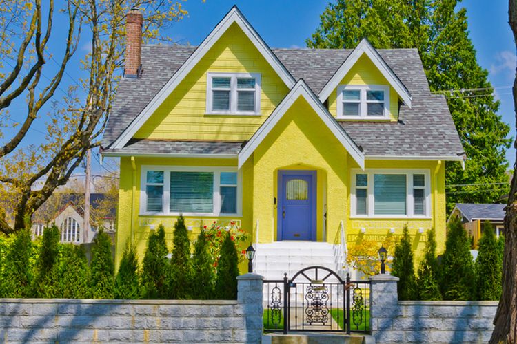 6 Warna Pintu yang Cocok untuk Rumah Bercat Kuning