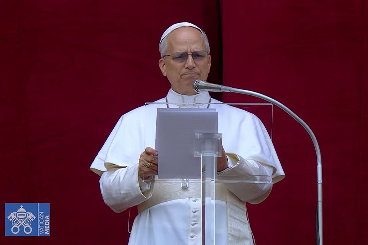 Paus Leo XIV Serukan Perdamaian Dunia dari Balkon Basilika Santo Petrus