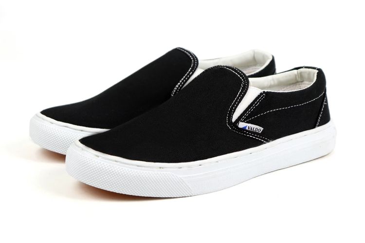5 Rekomendasi Sepatu Slip on Pria, Harga mulai Rp 94.000