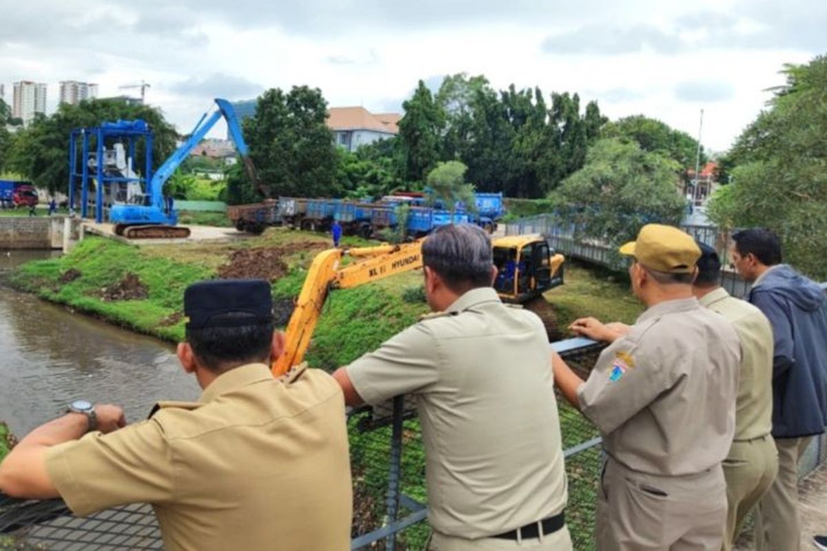 Cegah Banjir di Jaksel, Waduk Lebak Bulus dan Kali Grogol Dikeruk