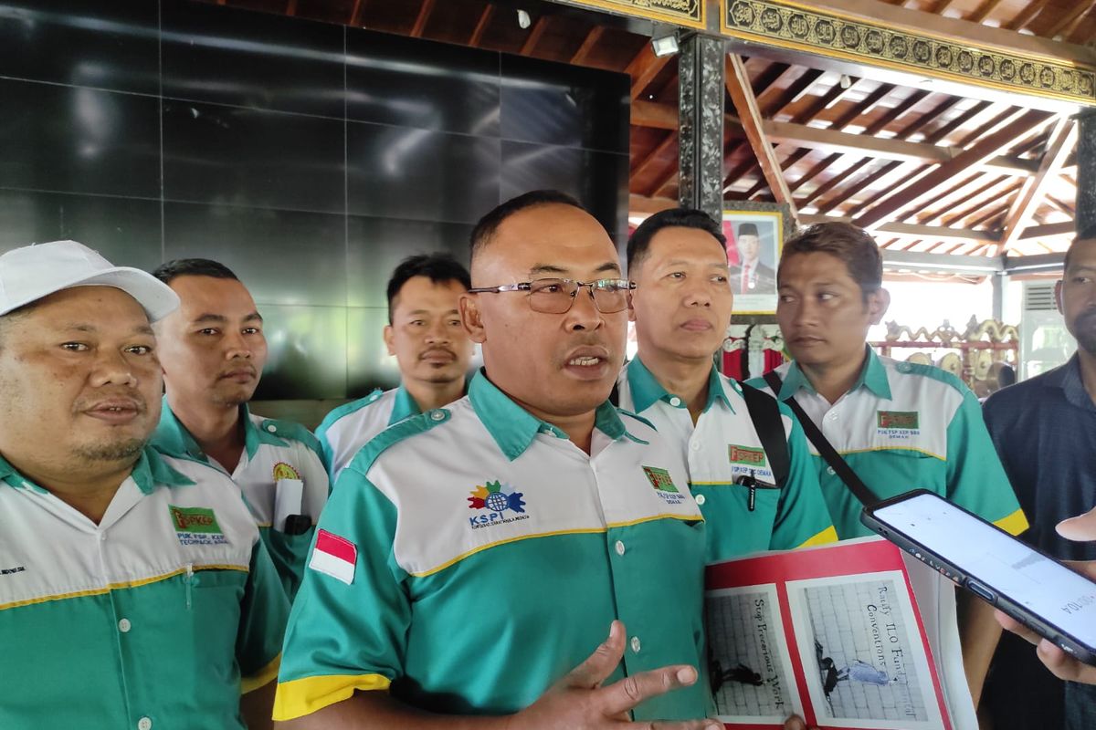 Buruh Demak Geruduk Bupati, Protes Serbuan Tenaga Kerja Asing di Jateng ...