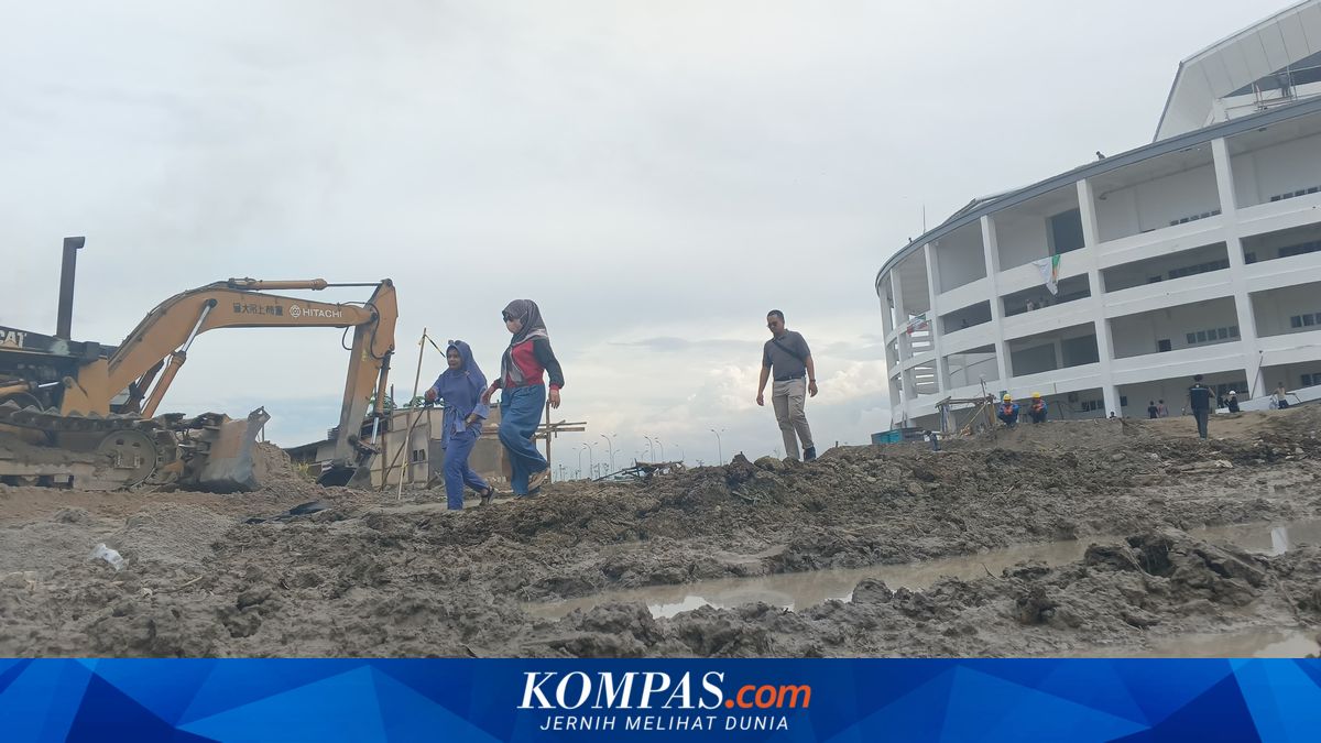 Jalan ke Venue Voli PON Berkubang, Kadispora Sumut: Itu Becek karena Hujan