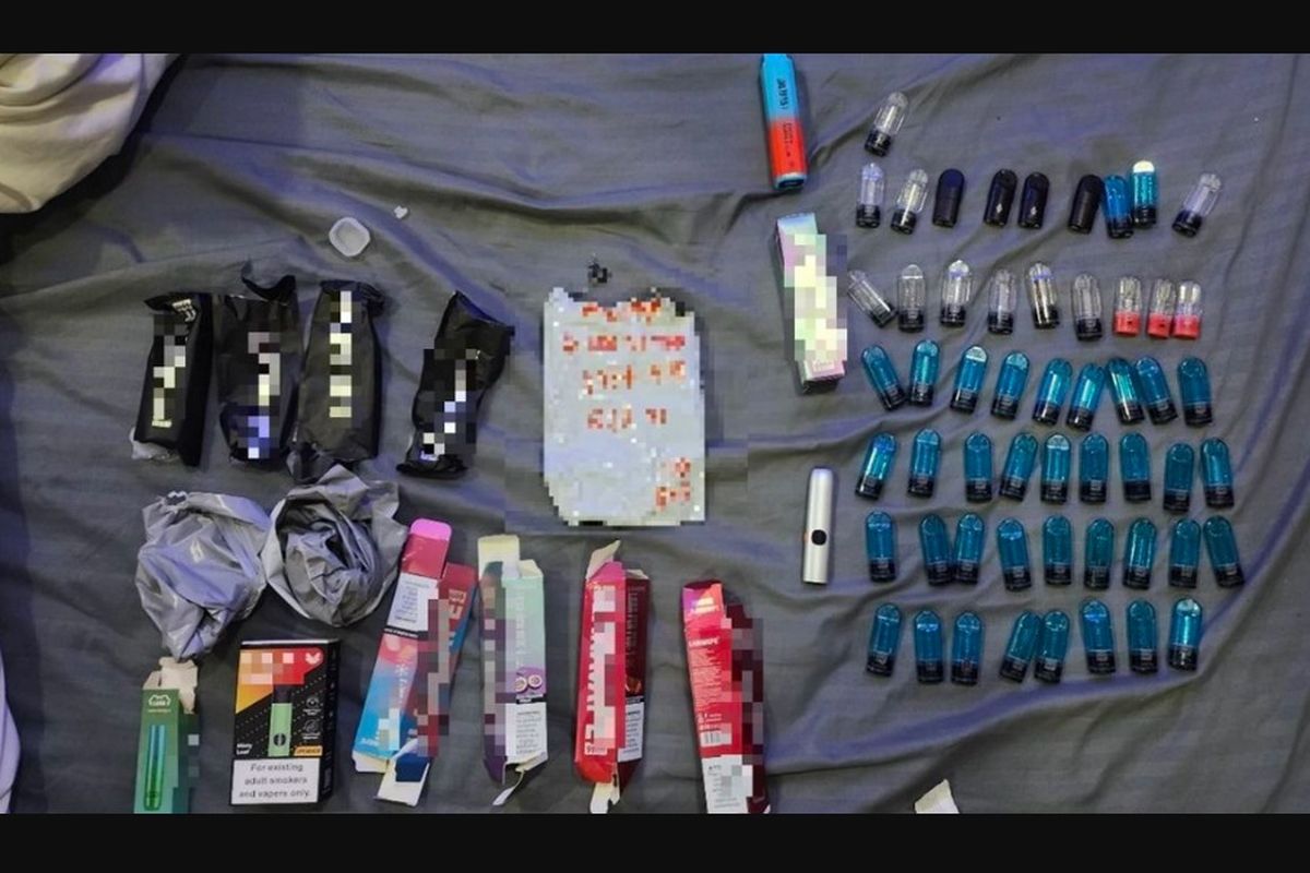 Saat Digerebek, Remaja Singapura Kedapatan Simpan 54 Vape di Rumahnya
