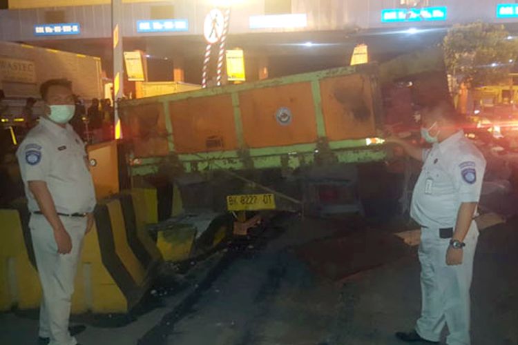 Truk Tabrak Pintu Tol Bakauheni, Ini Identitas 3 Korban Tewas