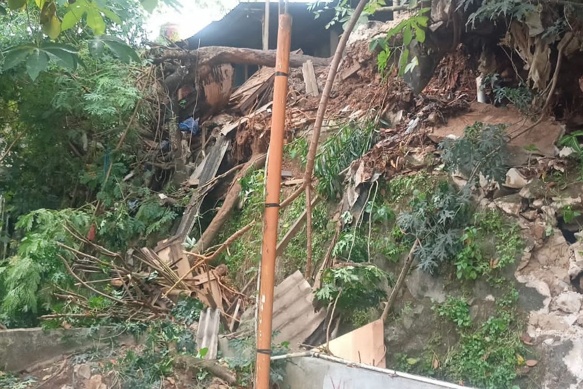 Turap di Setu Tangsel Longsor, Diduga akibat Terkikis Air