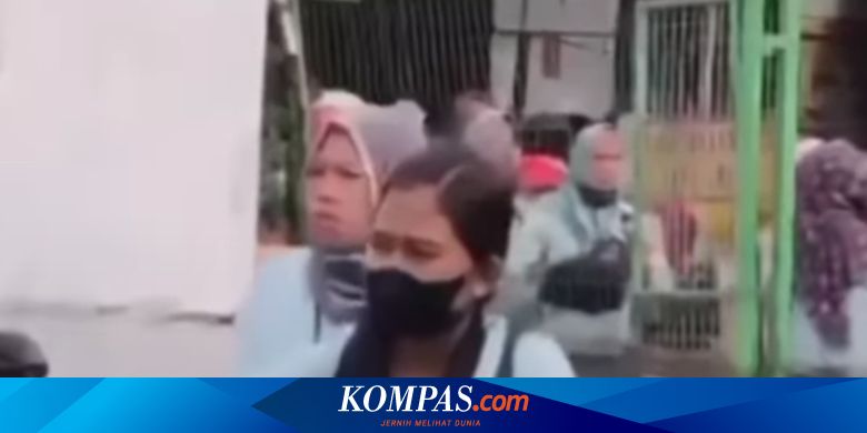 Tanggul Jebol akibat Rob, Ratusan Karyawati Dievakuasi dari Pelabuhan Tanjung Emas Semarang