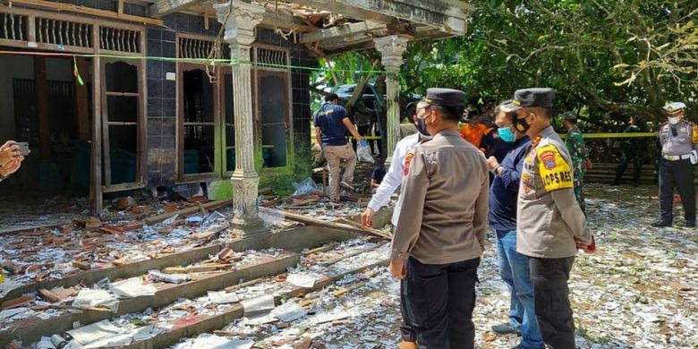 Indonesia Highlights: Fatal Firecrackers Explosion: Victims Make ...