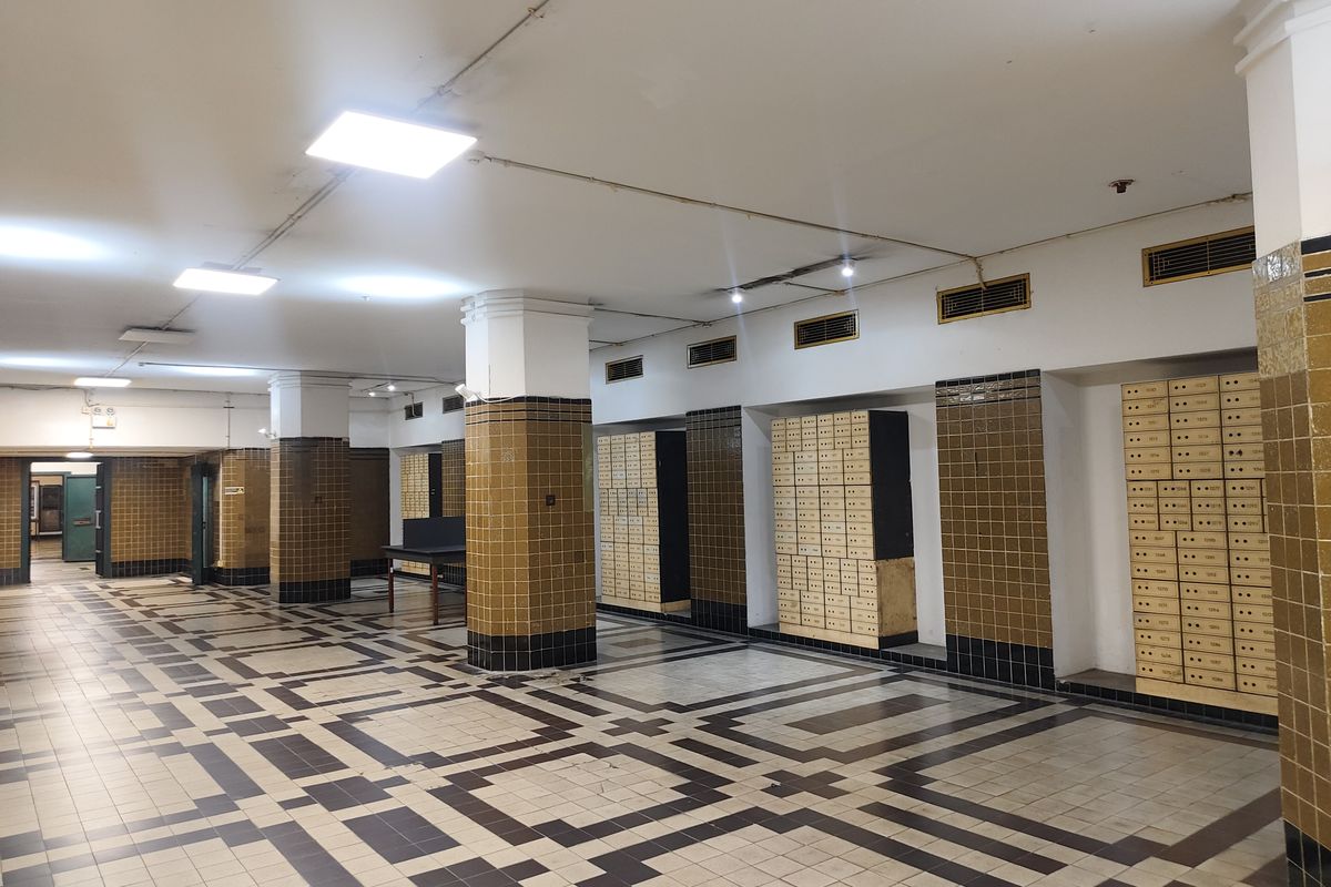 Tempat Simpan Barang Berharga Zaman Kolonial Ini Mirip Loker, Pakai ...