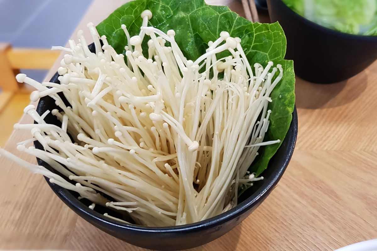 Tips Menyimpan Jamur Enoki agar Tahan Lama