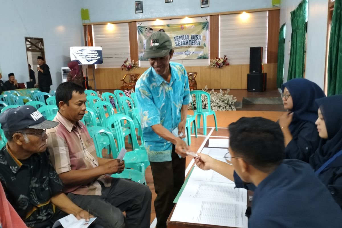 Makna THR Pemdes untuk Warga Berjo Karanganyar