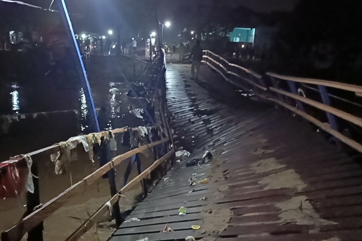 Jembatan Cijeruk Hasil Swadaya Masyarakat Roboh, Dedi Mulyadi Telepon Bupati Bandung