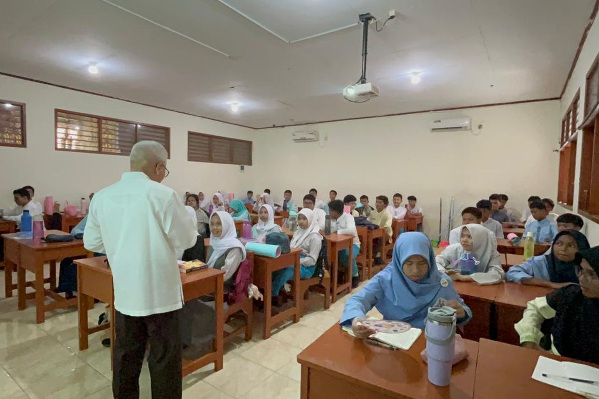 SMA Negeri Depok Terapkan Rombel 50 Orang, Siswa Teriak "Gerah" ke ...