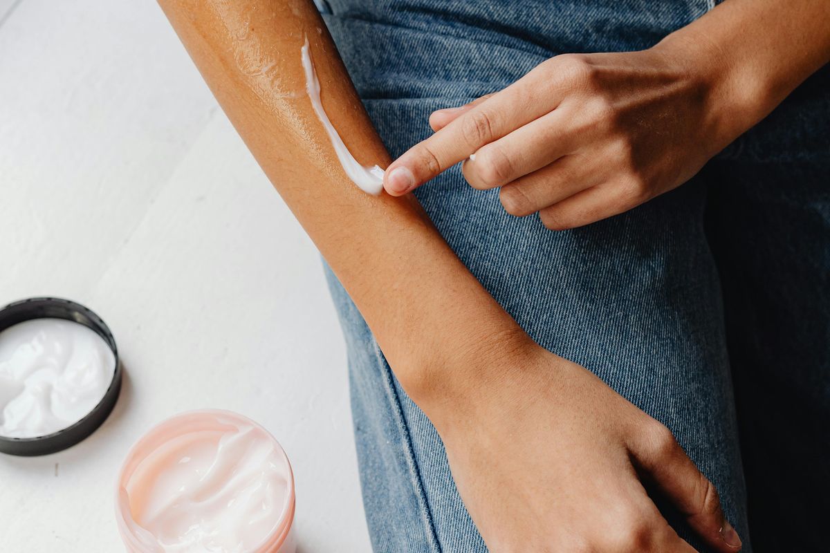 Kulit Tubuh Mudah Kering dan Gatal? Ini Tips Memilih Body Care