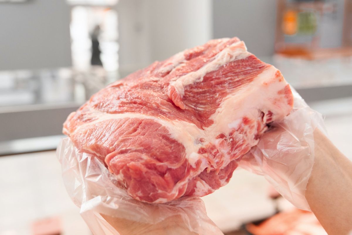 5 Cara Mencairkan Daging Beku dengan Mudah, Bisa Pakai Air Garam