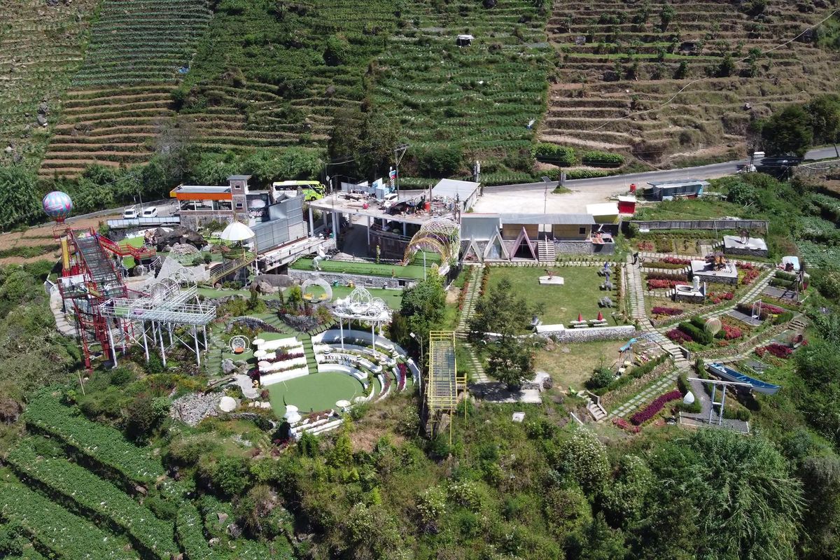 Batu Angkruk Dieng Ternyata Diapit 2 Tempat Wisata Lain, Simak Bedanya