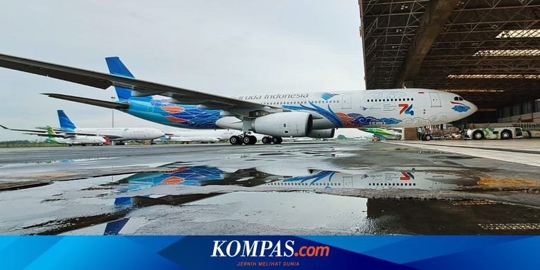 Motif Batik Mega Mendung dan Awan Hiasi Badan Pesawat Garuda Indonesia