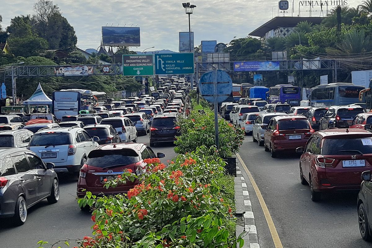 Libur Panjang: Jalur Puncak Padat, Sistem One Way Berlaku ke Jakarta