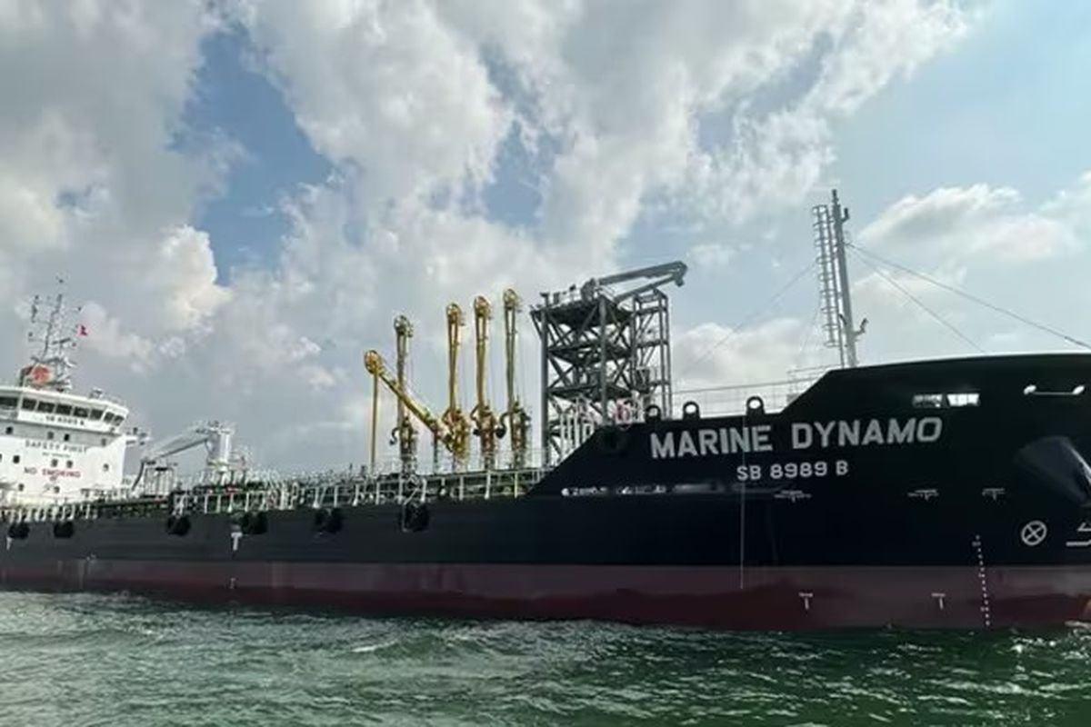 Tabrakan Kapal Singapura dan Malta, Minyak Tumpah di Lepas Pantai